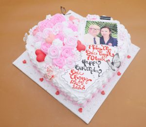 Bánh sinh nhật in hình trái tim ăn được bắt hoa hồng đẹp mắt mừng thọ ...